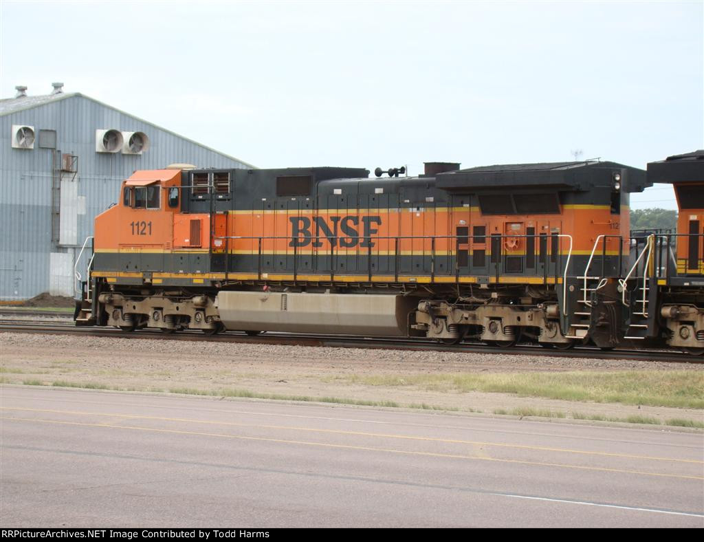 BNSF 1121